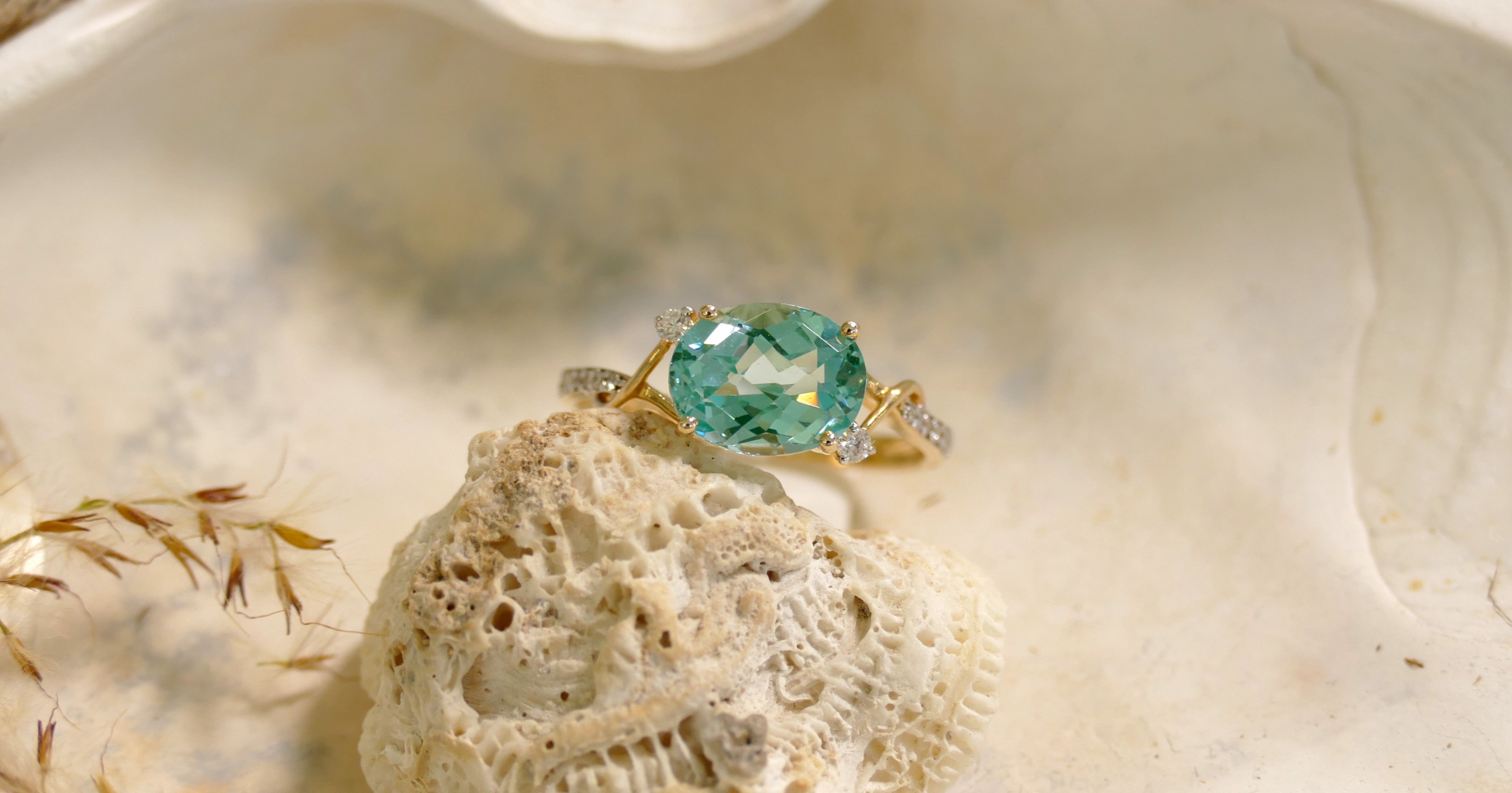14k Yellow Gold Caribbean Topaz Oval Ring (Size 7) – oceancityjewelers